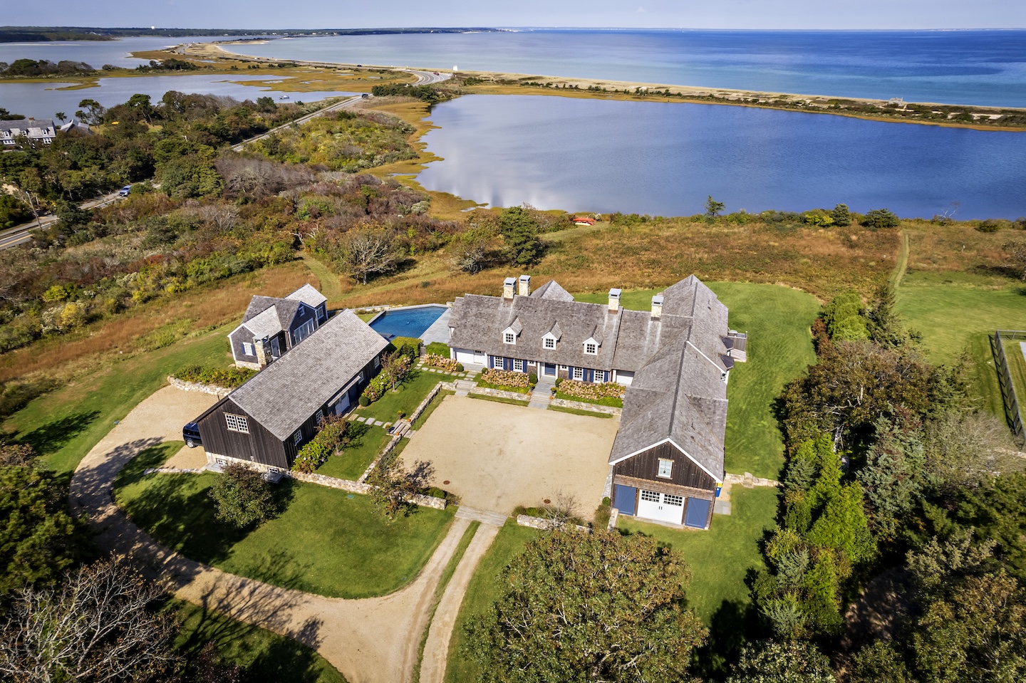 Cow Bay Compound | Waterfront Builders